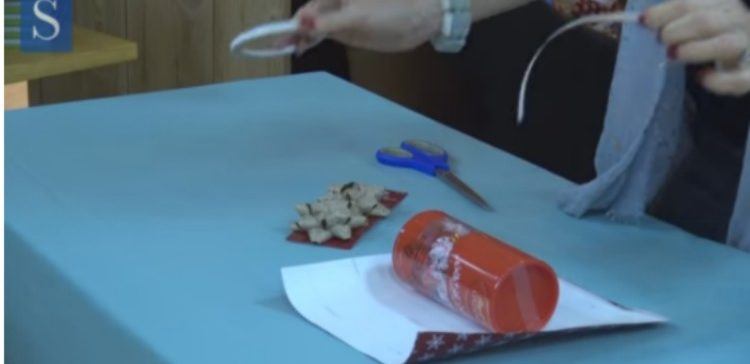 Here’s a Trick for Wrapping Those Cylindrical and Tube-Shaped Gifts!